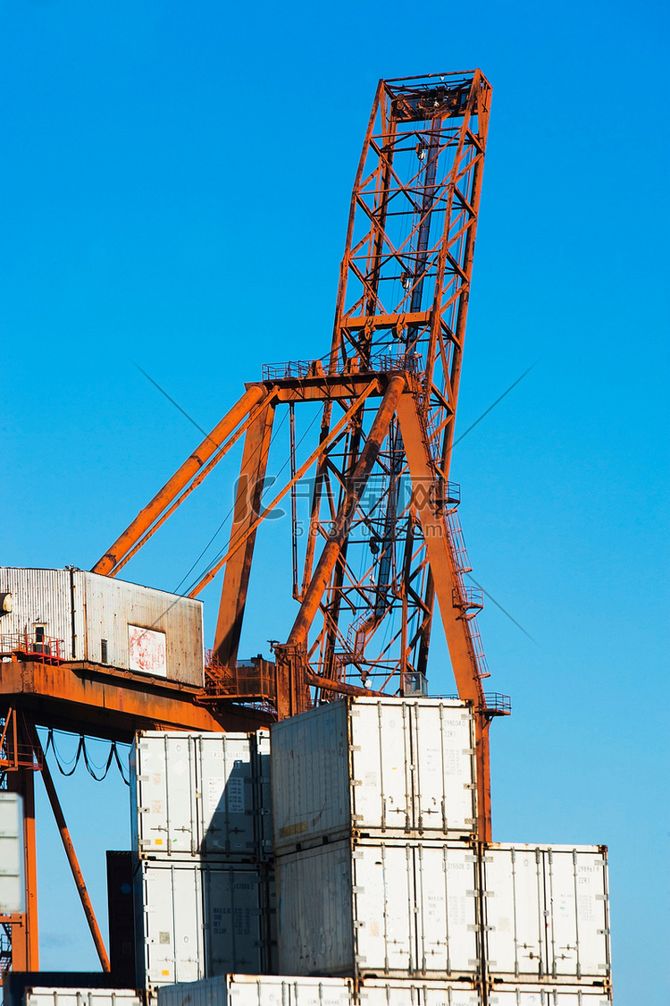 装卸起重机和集装箱高清摄影大图-千库网