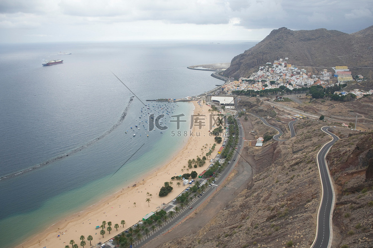 西班牙加那利群岛圣克鲁斯特内里费岛的拉斯特雷西塔斯海滩高清摄影大图-千库网