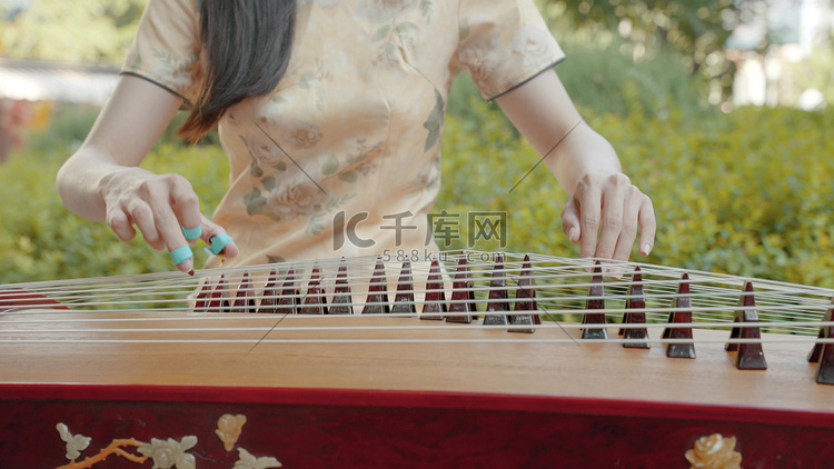 演奏弹拨古筝琴弦技法高清摄影大图-千库网