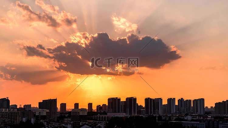 城市火烧云落日实拍高清摄影大图-千库网