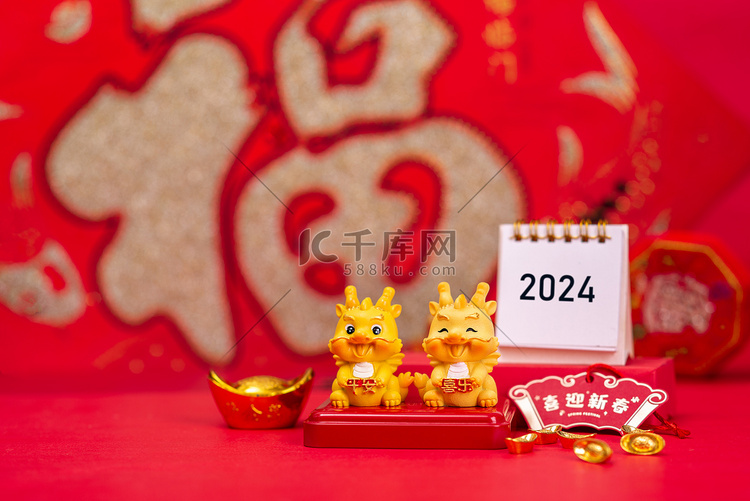 新年春节2024红色背景摆放摄影图配图高清摄影大图-千库网