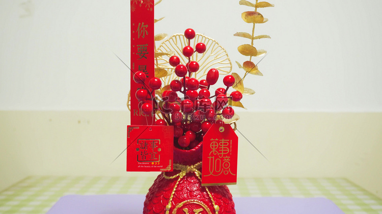 实拍春节新年气氛年味发财果福袋高清摄影大图-千库网