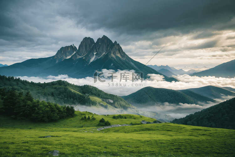 春季云雾山脉摄影图片高清摄影大图-千库网