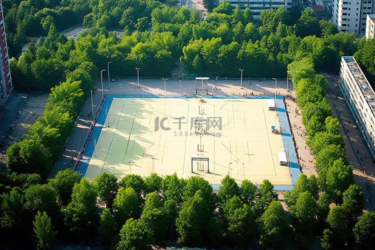 yoreo公园有一个排球场和一些树木背景图片免费下载_海报banner/高清大图_千库网(图片编号6963682)