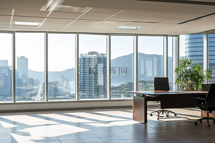 办公室设有大窗户，可欣赏玻璃景观背景图片免费下载_海报banner/高清大图_千库网(图片编号7092942)