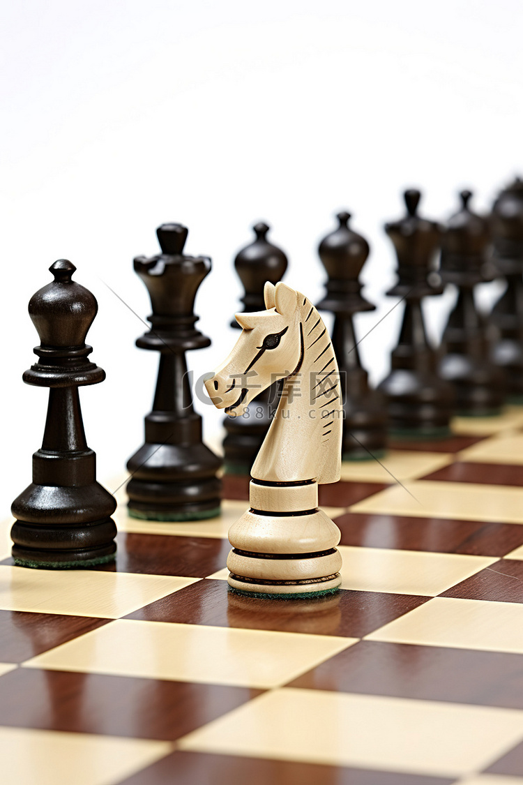 国际象棋棋盘，国王和王后坐在一条线上，形成一排国王背景图片免费下载_海报banner/高清大图_千库网(图片编号7072065)