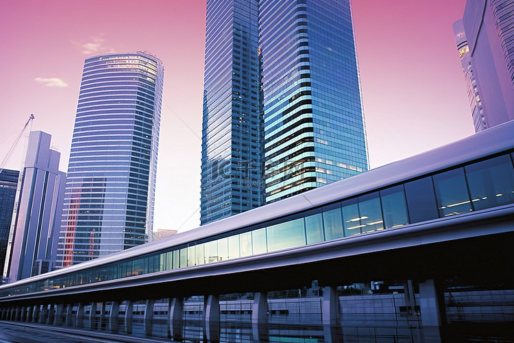 城市中两座摩天大楼的景观背景图片免费下载_海报banner/高清大图_千库网(图片编号7058594)