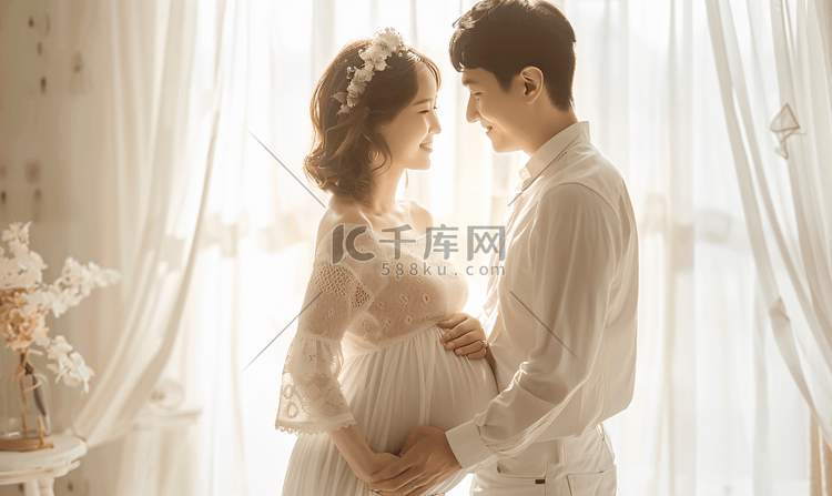 夫妻孕妇呵护高清摄影大图-千库网