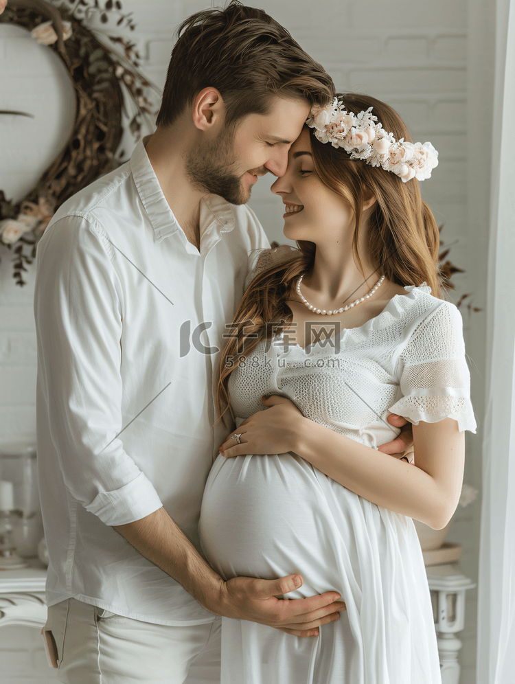 夫妻孕妇呵护高清摄影大图-千库网