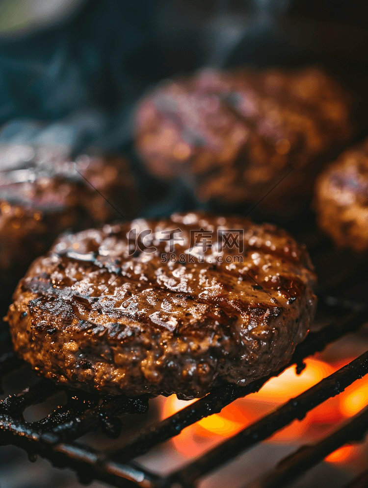 在家烤架上用香料烹饪肉汉堡特写选择性焦点高清摄影大图-千库网
