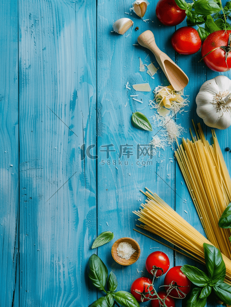 蓝色木质背景下的意大利面和烹饪原料高清摄影大图-千库网