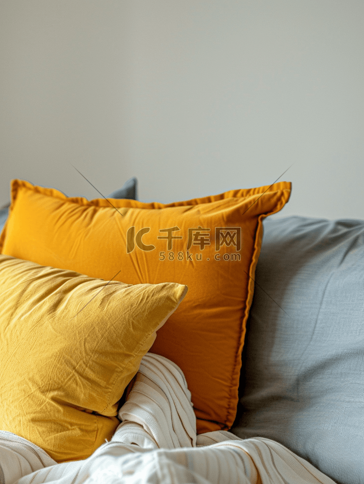 下背部疼痛通常是由于肌肉损伤或枕头破损引起的高清摄影大图-千库网