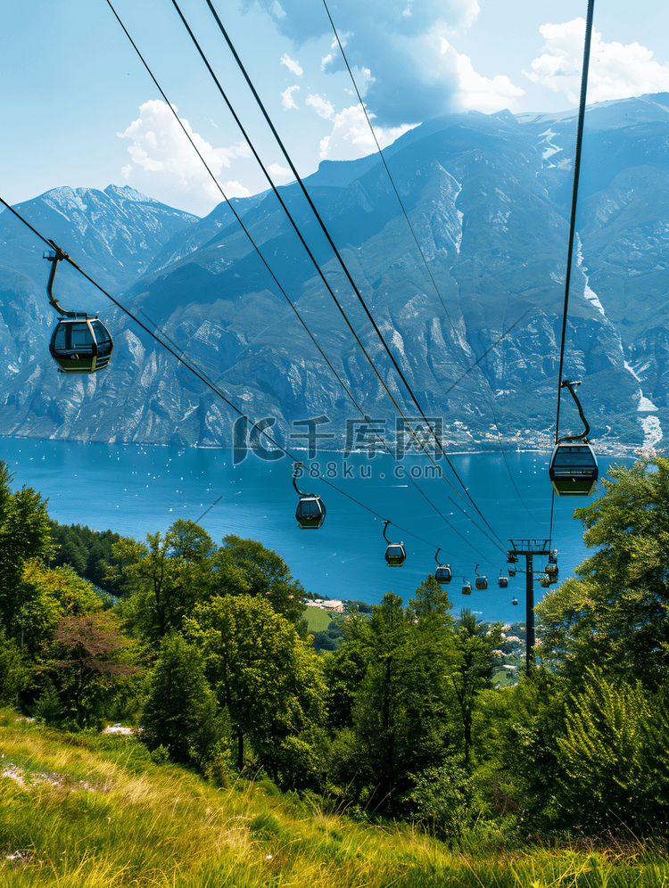 从加尔达湖到意大利巴尔多山的索道高清摄影大图-千库网