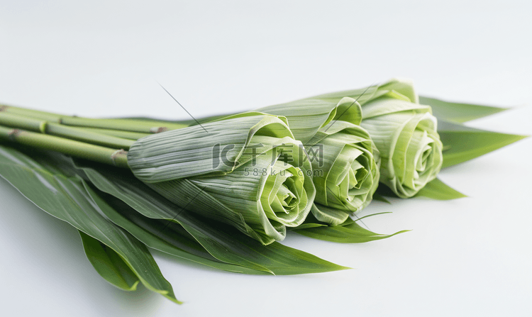 将香兰叶折成玫瑰花装饰并除臭孤立在白色背景上高清摄影大图-千库网