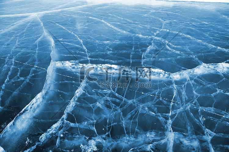 冬天冻结的湖面冰层花纹高清摄影大图-千库网
