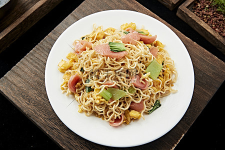 香辣美味小吃干炒方便面高清摄影大图-千库网