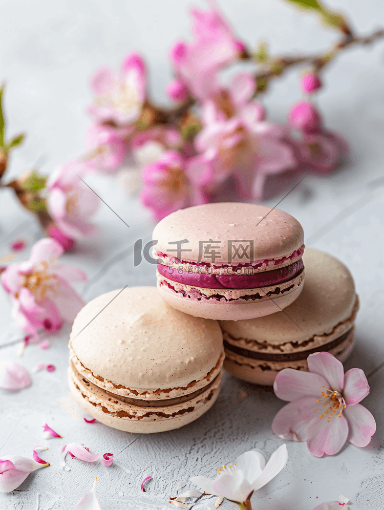 甜美漂亮的花香马卡龙花香甜品美食摄影高清摄影大图-千库网