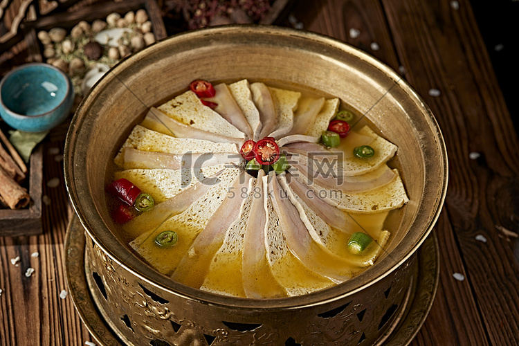 铜锅炖煮的椒麻蜂窝豆腐冻豆腐汆白肉高清摄影大图-千库网