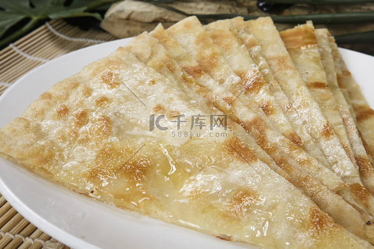 手工烙大饼高清摄影大图-千库网