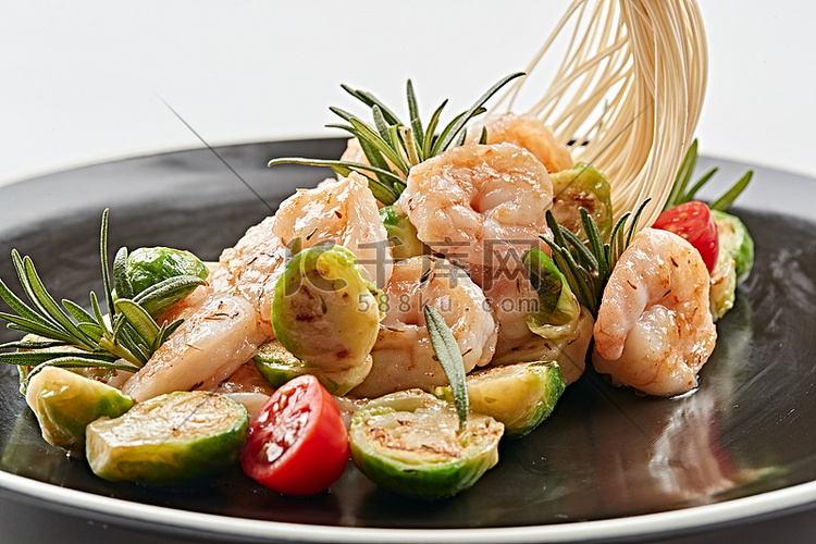 黑石盘装的金桔香炒大虾仁高清摄影大图-千库网