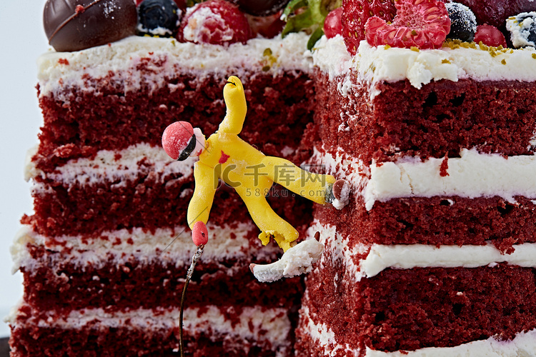 奶油抹茶鲜水果蔓越莓馅料多层蛋糕高清摄影大图-千库网