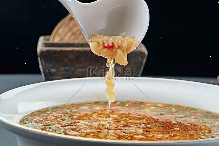 酸汤菜丝蒜香面蝌蚪高清摄影大图-千库网