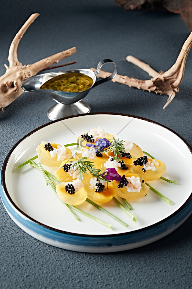 美味凉菜小皮蛋松花鹌鹑蛋配鱼籽高清摄影大图-千库网