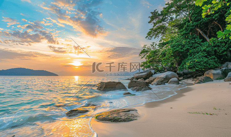 美丽空旷的海滩上的日落岩石海景高清摄影大图-千库网