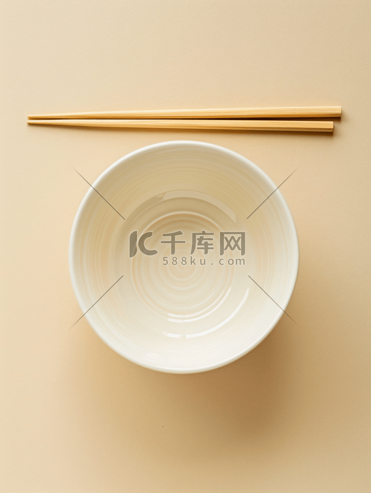 打开空面条碗上面有米色背景顶视图和一对木棍高清摄影大图-千库网