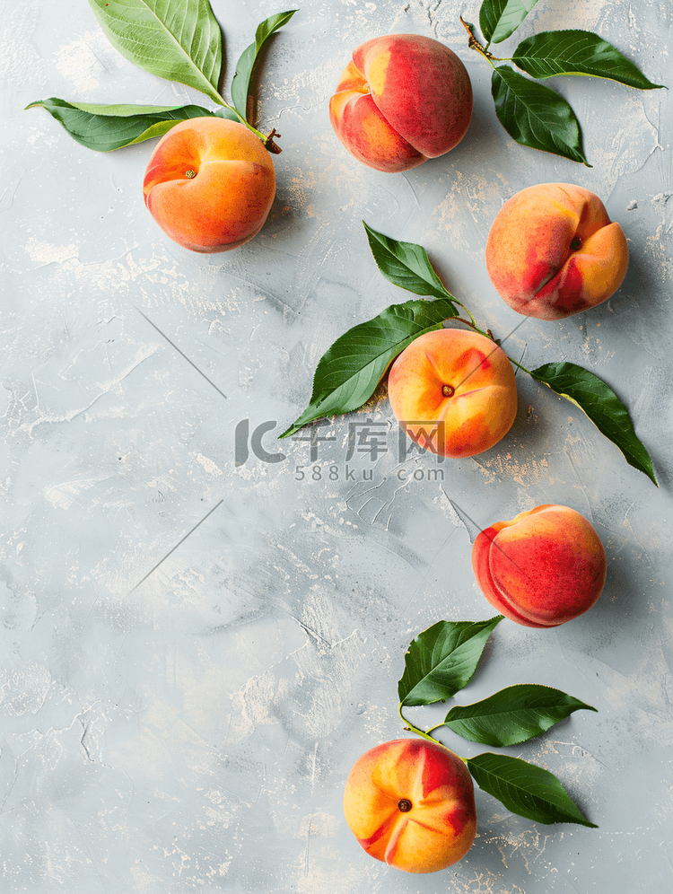 轻质混凝土背景上的新鲜桃子平躺顶视图高清摄影大图-千库网