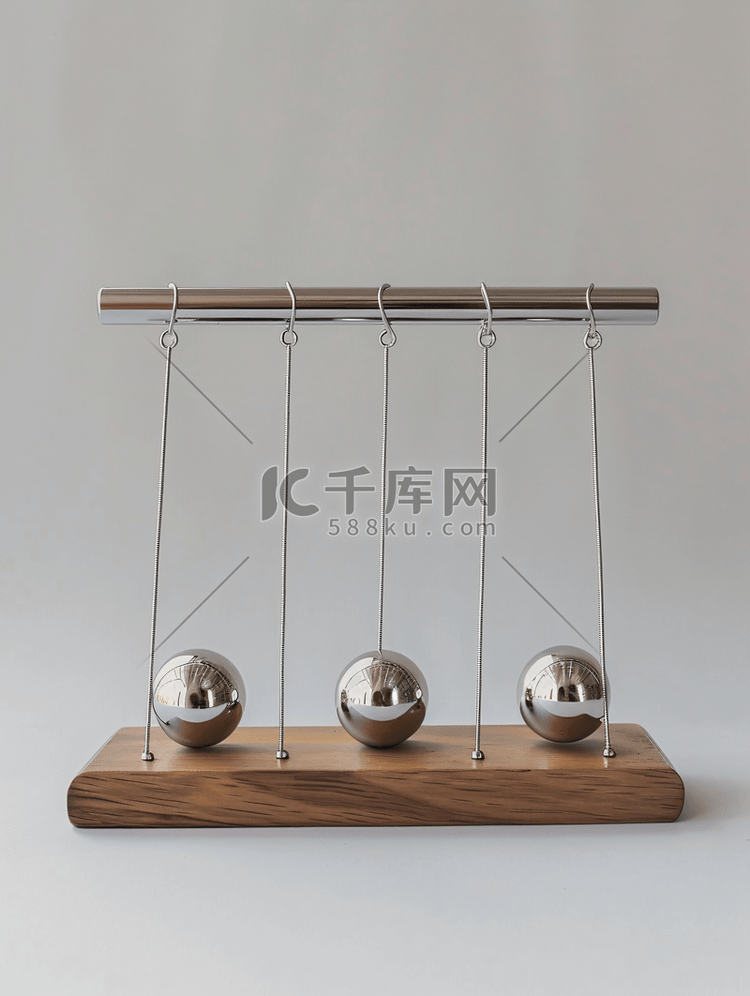 白色背景商业概念牛顿摇篮上的平衡球高清摄影大图-千库网