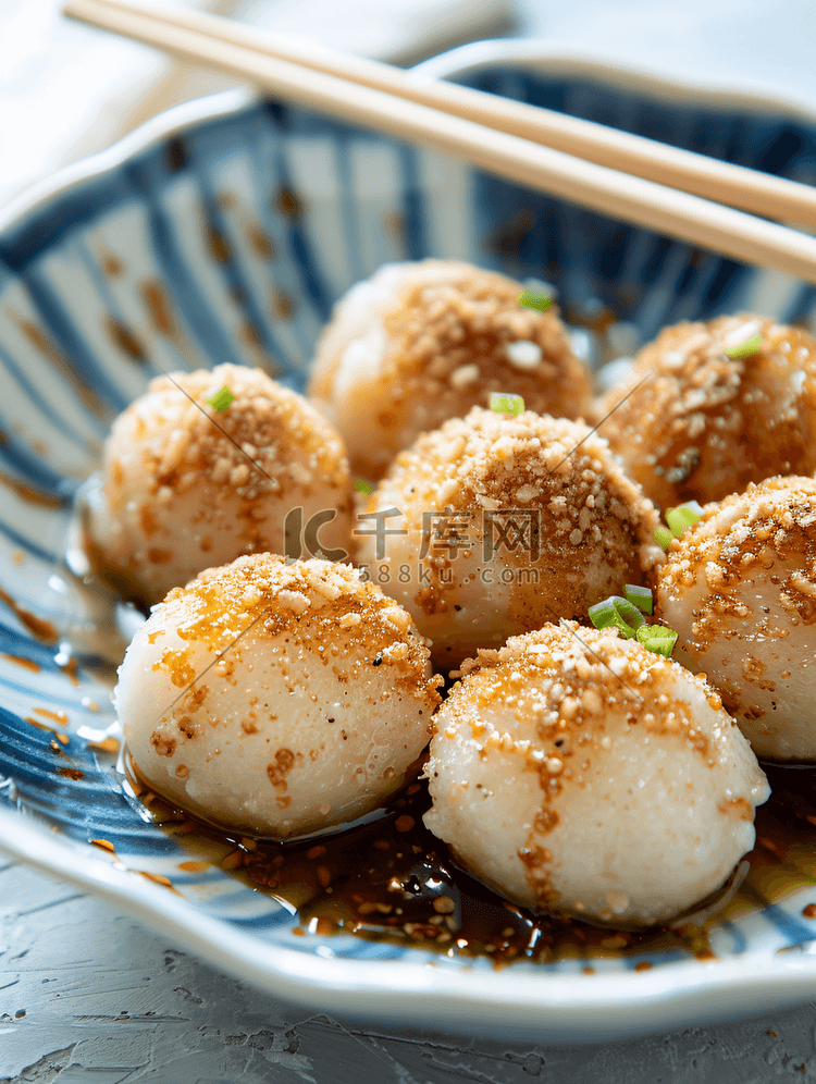 白玉团子红糖黄豆粉粽子高清摄影大图-千库网