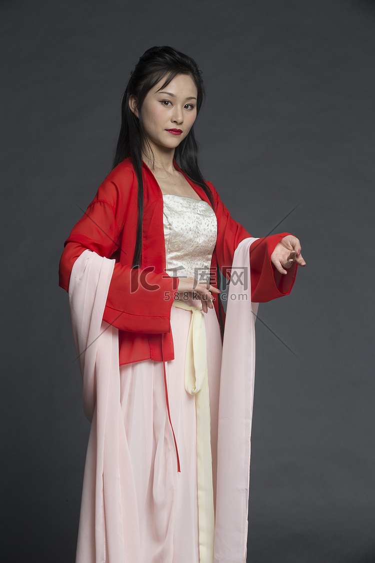 身穿古装的汉服女性人像汉服影棚拍摄高清摄影大图-千库网