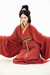 白色背景下穿着中国春秋战国时代服饰的少女高清摄影大图-千库网