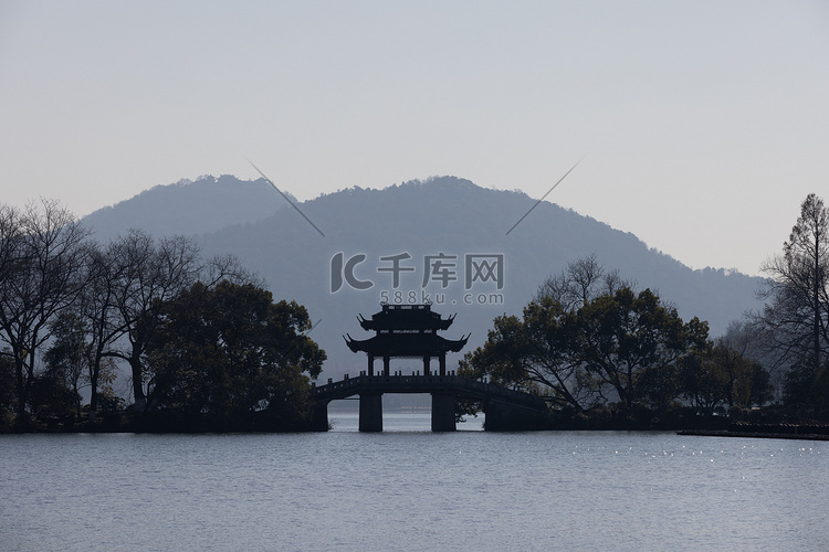 中国杭州西湖湖光山色和亭台楼阁高清摄影大图-千库网
