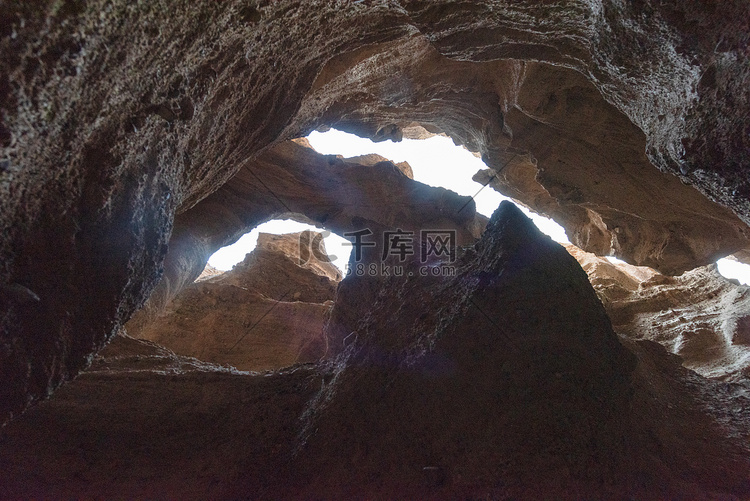 中国新疆库尔勒罗布泊大峡谷高清摄影大图-千库网