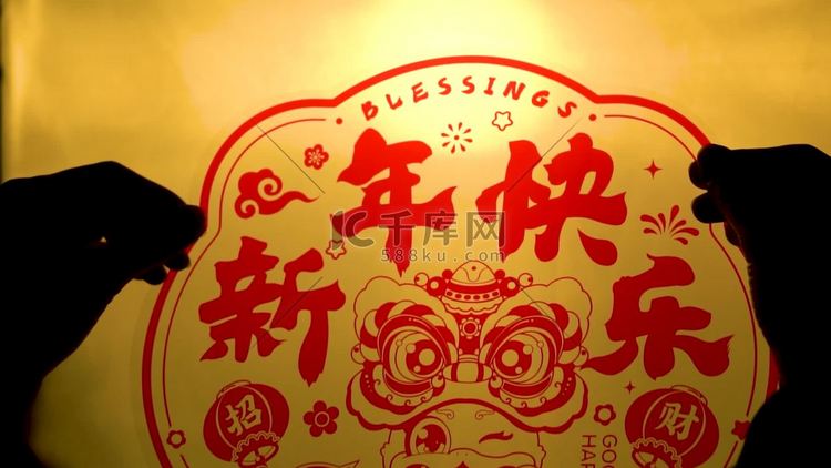 2025贴窗花新年过年氛围实拍实拍素材高清摄影大图-千库网