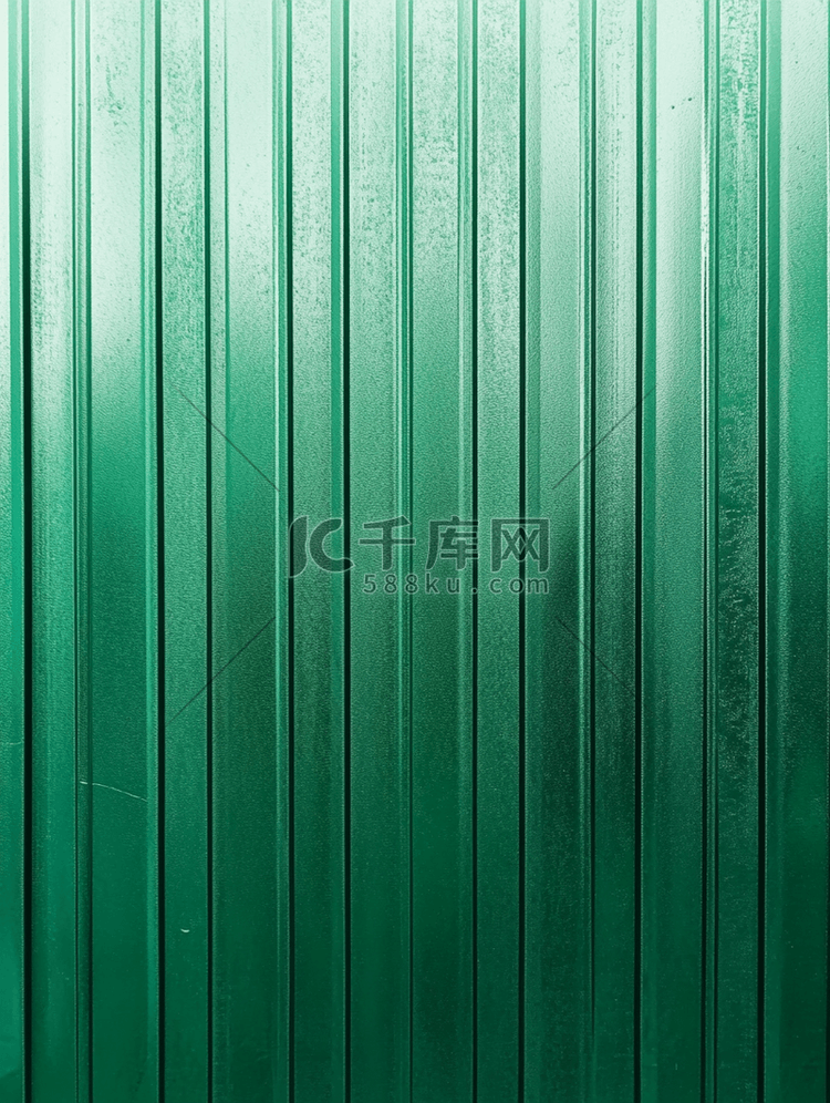 美丽背景不锈钢波纹板特写带有绿色拉丝纹理高清摄影大图-千库网