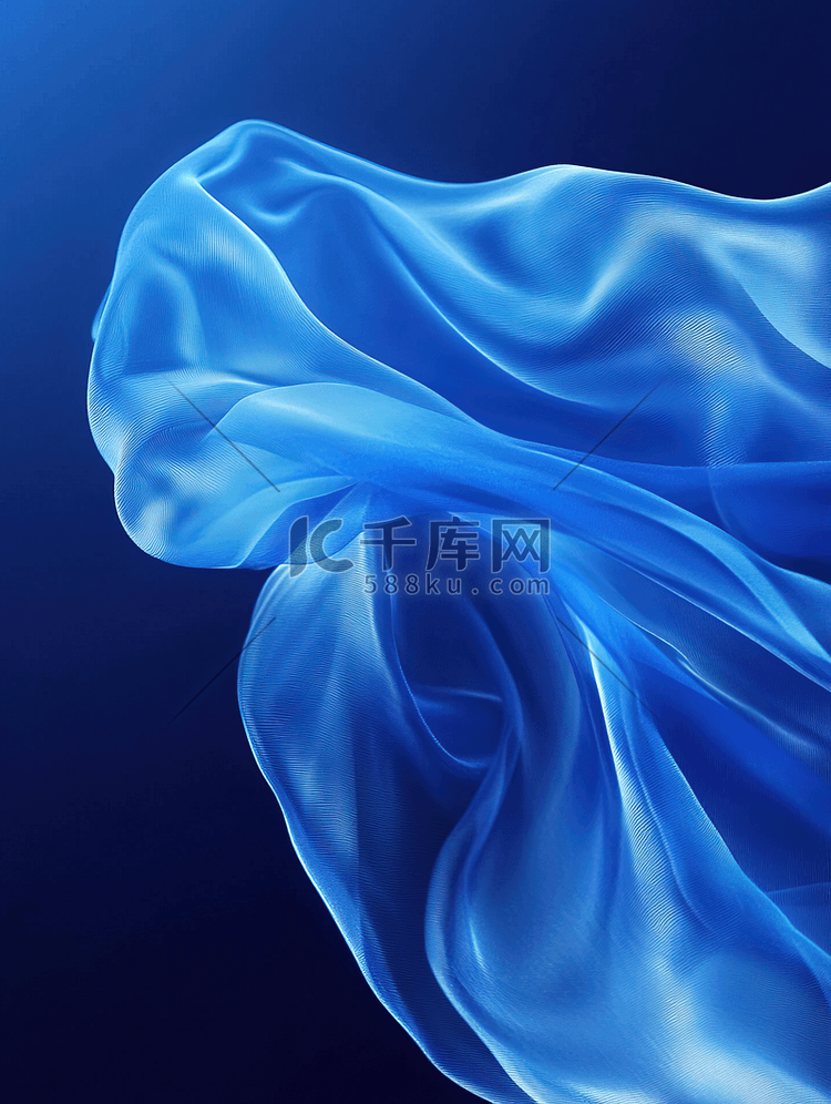 光滑优雅透明蓝色布料在深蓝色工作室背景纹理上分离或分离的飞丝织物高清摄影大图-千库网