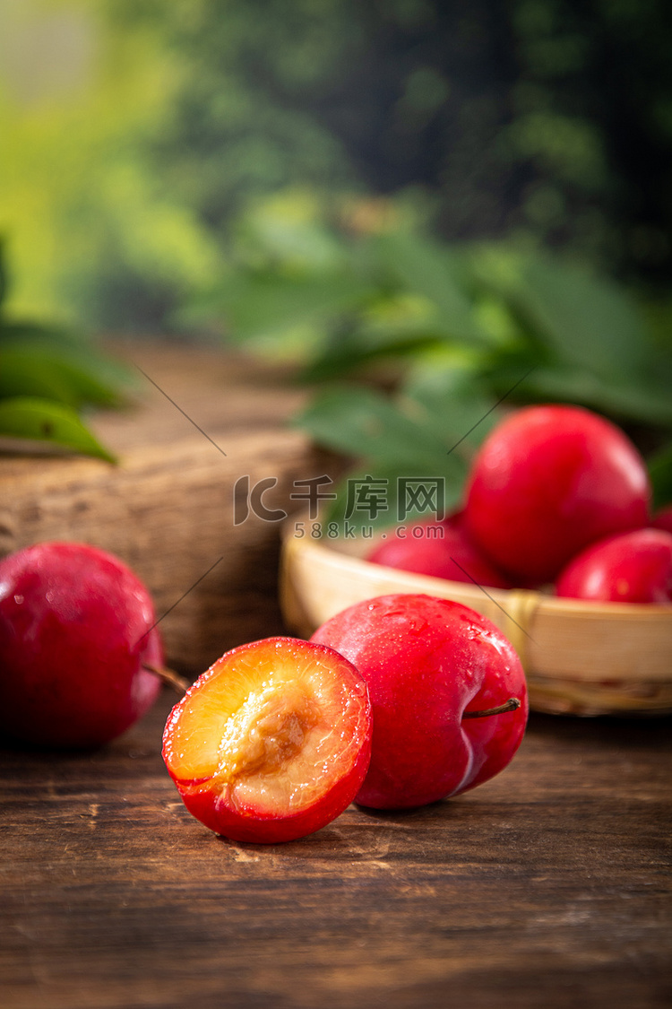 美食水果新鲜的红李子红布朗(7)高清摄影大图-千库网