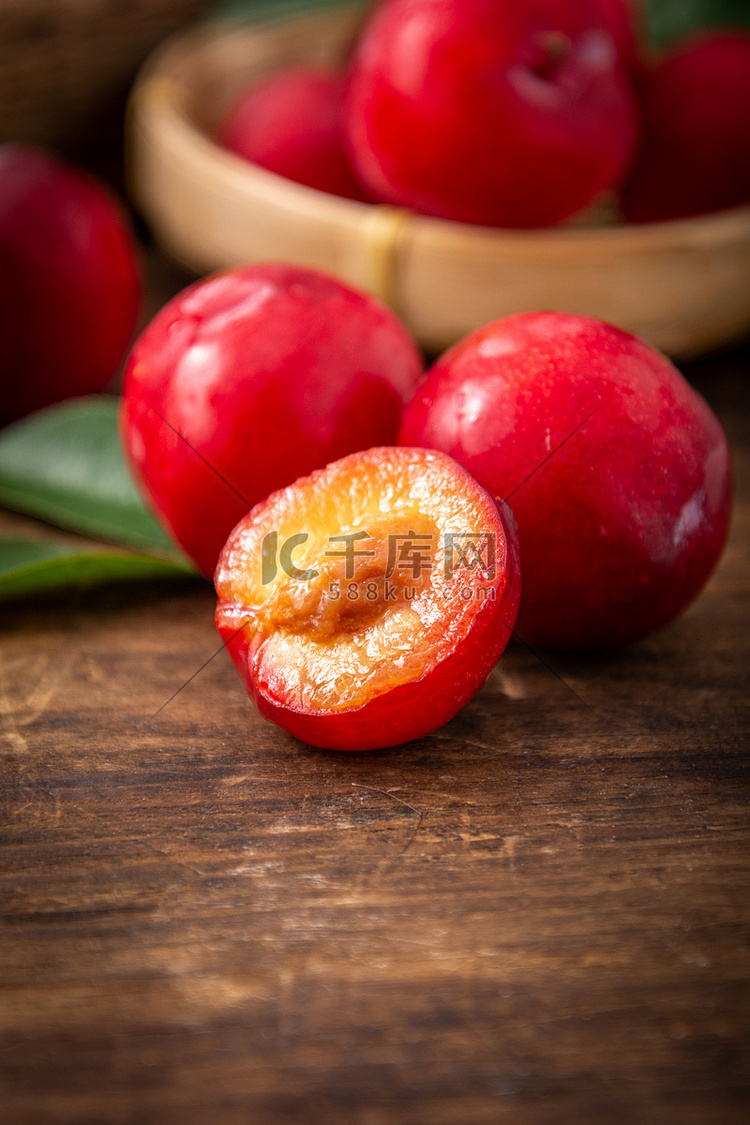 美食水果新鲜的红李子红布朗(11)高清摄影大图-千库网
