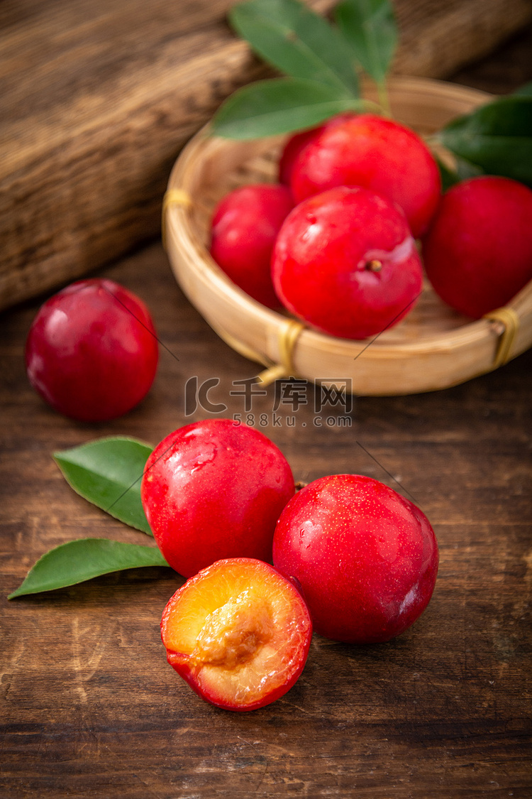 美食水果新鲜的红李子红布朗(14)高清摄影大图-千库网