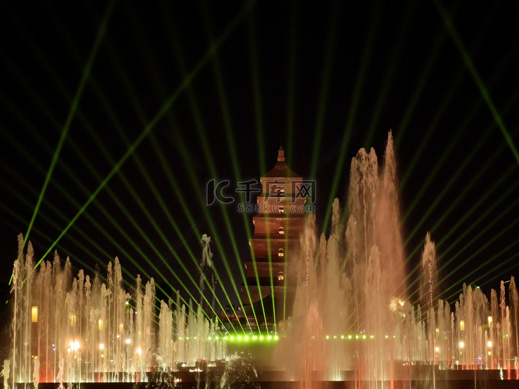 西安大雁塔大唐不夜城喷泉高清摄影大图-千库网