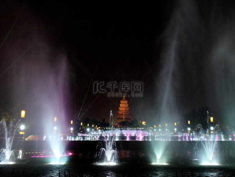 西安大雁塔大唐不夜城喷泉高清摄影大图-千库网