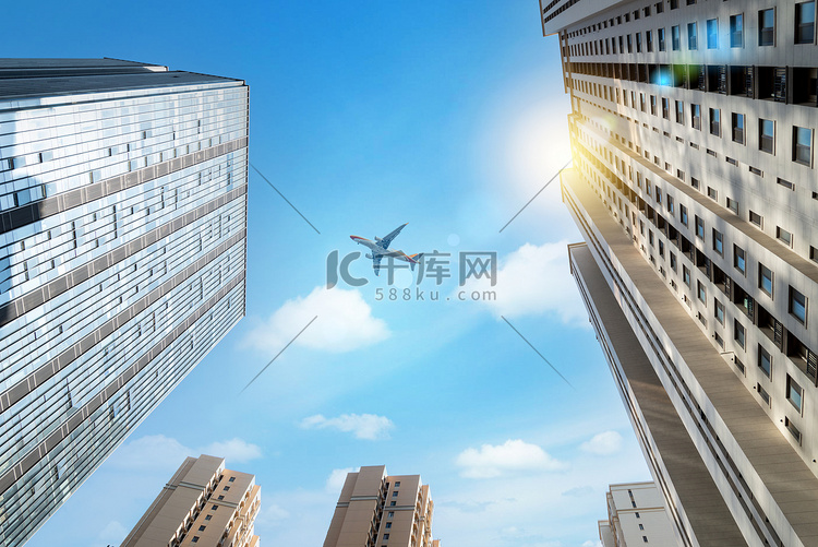 仰望天空飞过的飞机高清摄影大图-千库网