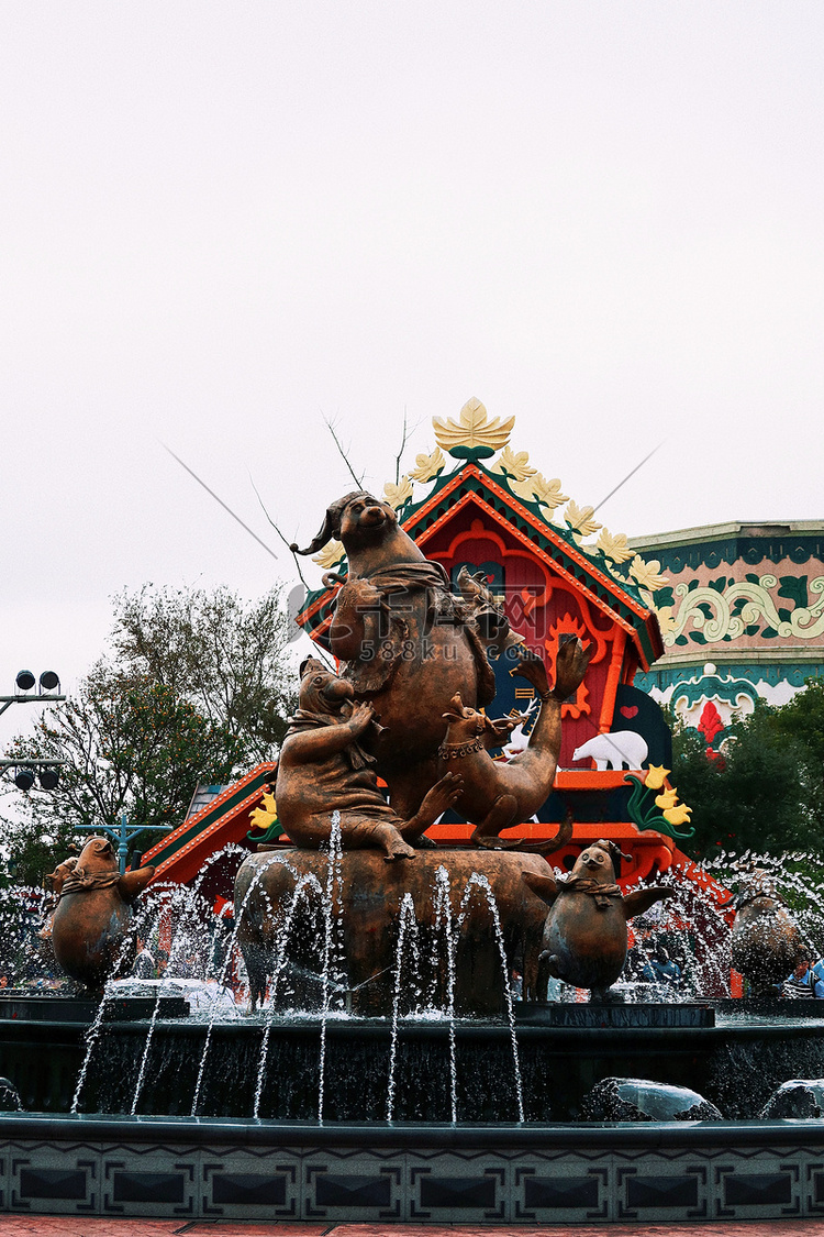 动物主题喷泉高清摄影大图-千库网