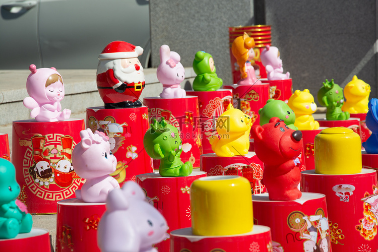 儿童游乐场中的套圈游戏高清摄影大图-千库网