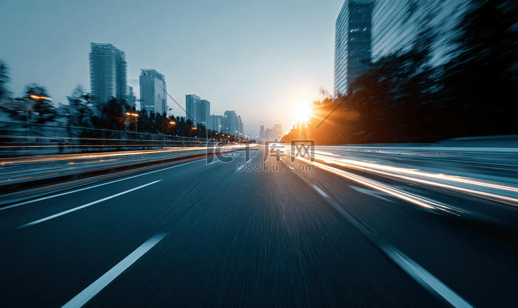 城市道路上的日落与车流光轨高清摄影大图-千库网
