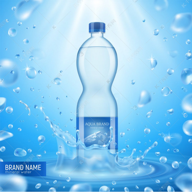 具有大量飞滴阳光文字和塑料包装矢量图的逼真矿泉水瓶背景组合素材图片免费下载-千库网