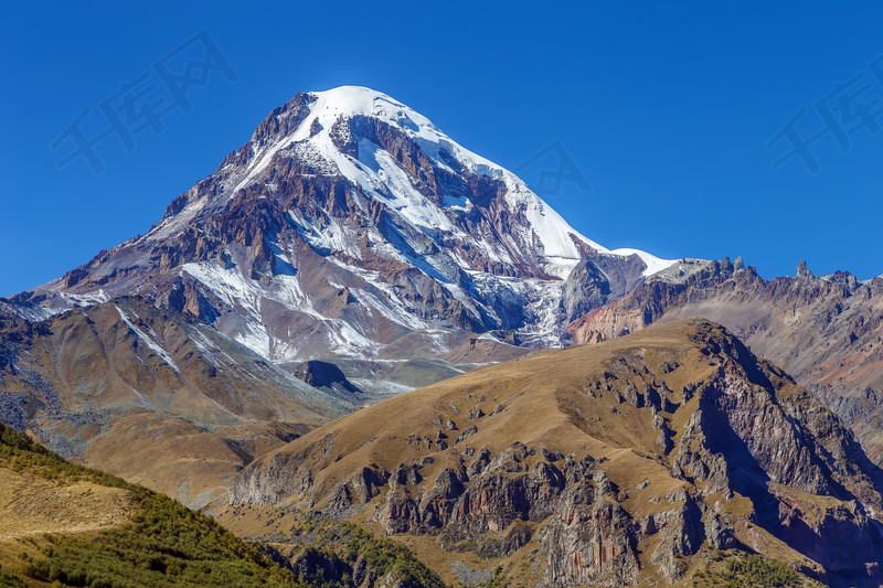 格鲁吉亚卡兹别克山高清摄影大图-千库网